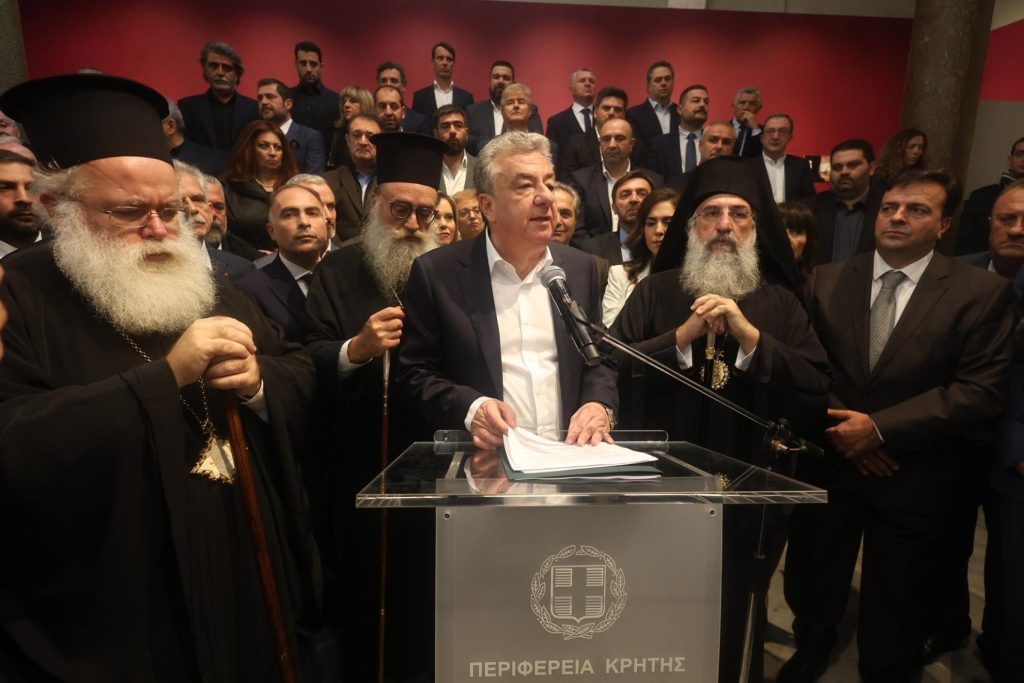 Πραγματοποιήθηκε η ορκωμοσία της Περιφερειακής Αρχής και των μελών του ...