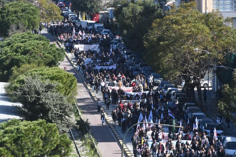 Η Δημοτική Αρχή της Πάτρας στη μεγαλειώδη απεργιακή συγκέντρωση, με ...